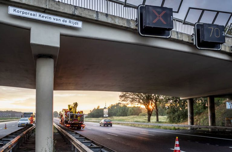Viaducten, bruggen en ecoducten vernoemd naar gesneuvelde militairen ...