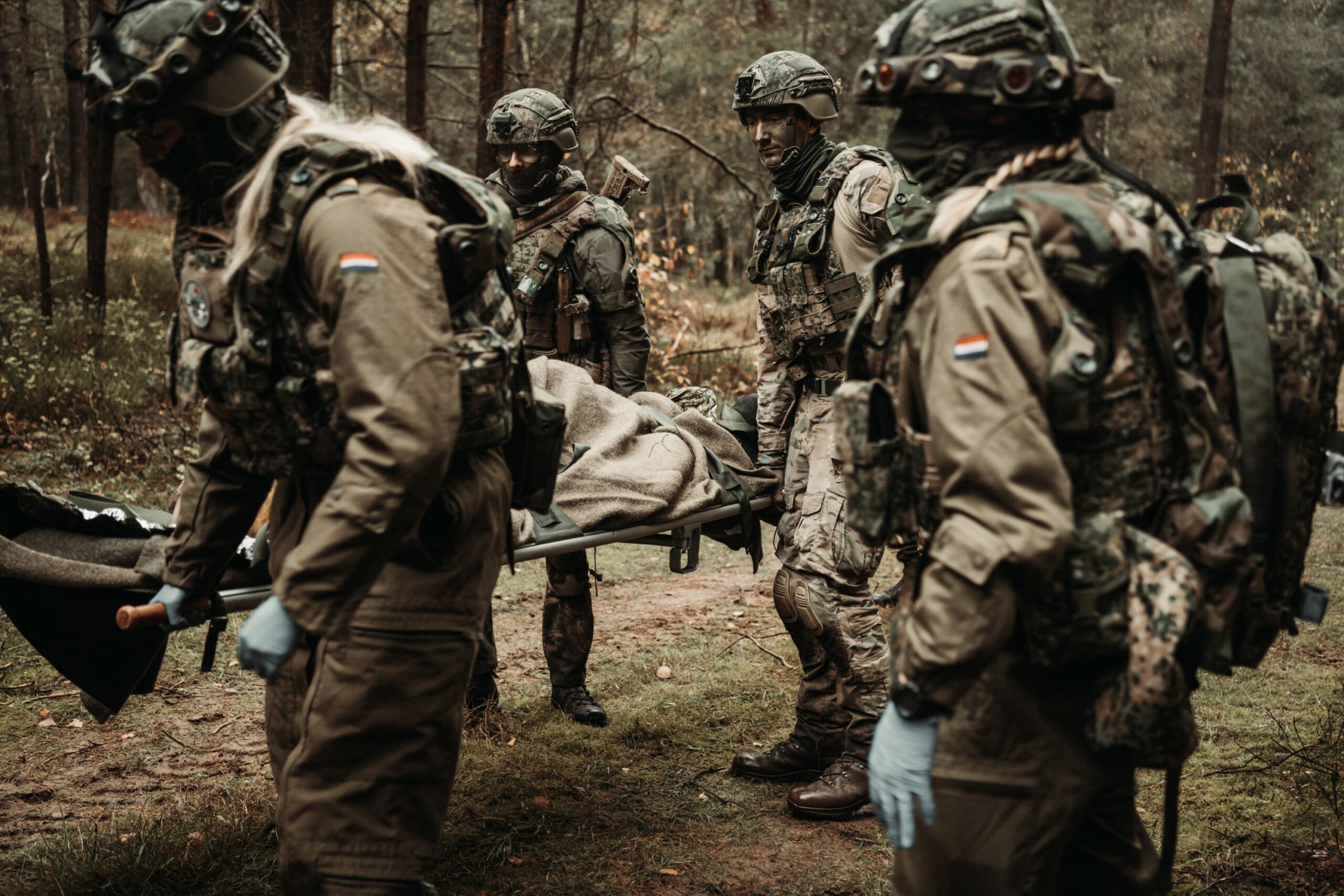 Politici laten Krijgsmacht weer aan lot over (En de top laat het ...